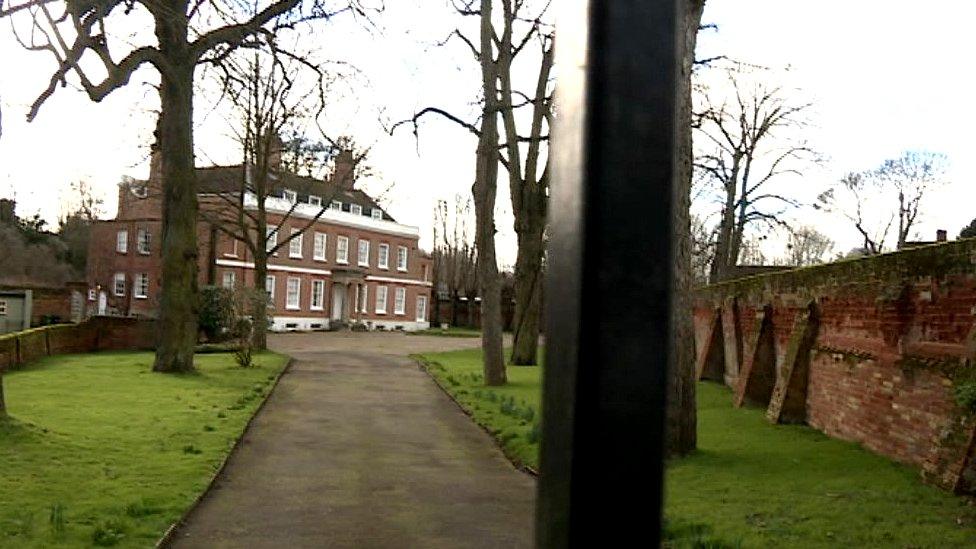 Sible Hedingham: Mansion shooting victim 'not targeted' - BBC News