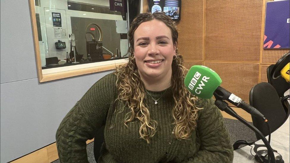 'Simply the best' dancing Coventry physio aids patients - BBC News