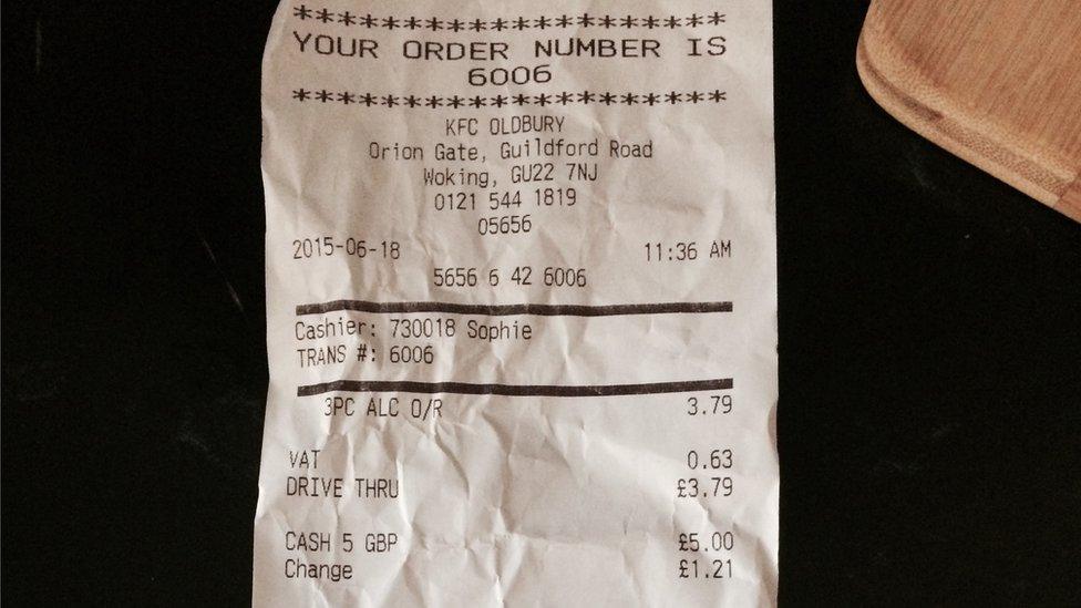 Oldbury KFC diner 'finds maggot in chicken' - BBC News