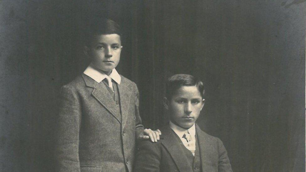 'Serbian boys' remembered in Edinburgh 100 years later - BBC News