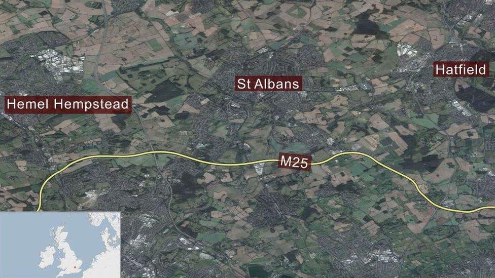 Student microlight pilot in near-miss close to M25 - BBC News