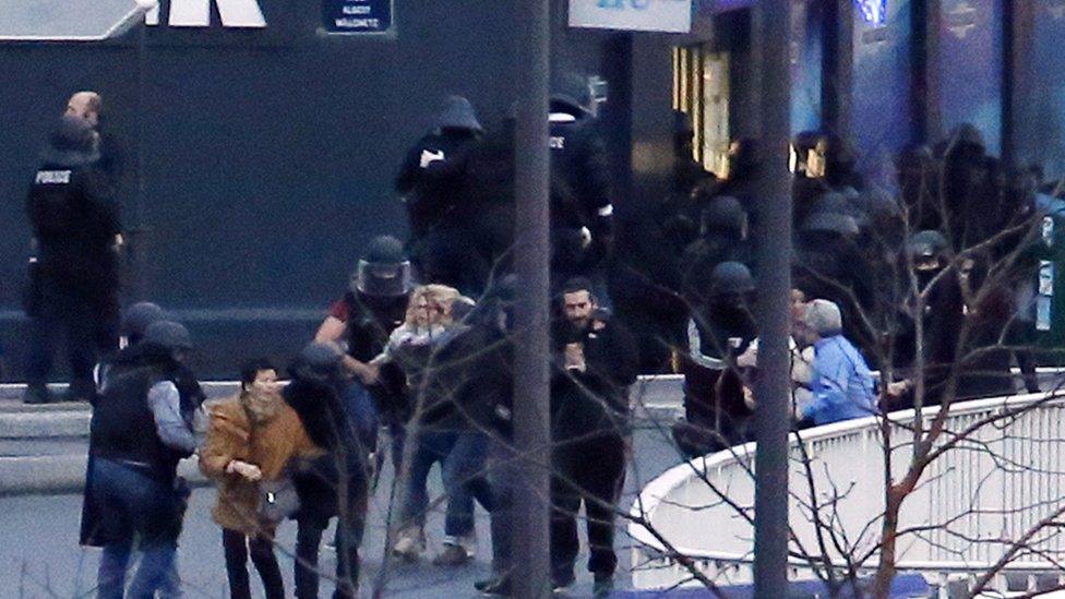Paris attacks: Spain seizes Coulibaly 'gun supplier' - BBC News