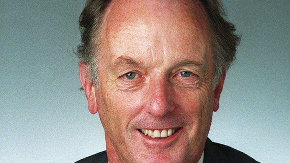 Former Norwich North MP Ian Gibson dies aged 82 - BBC News