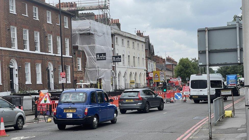 Reading West railway station's £3.3m revamp works start - BBC News