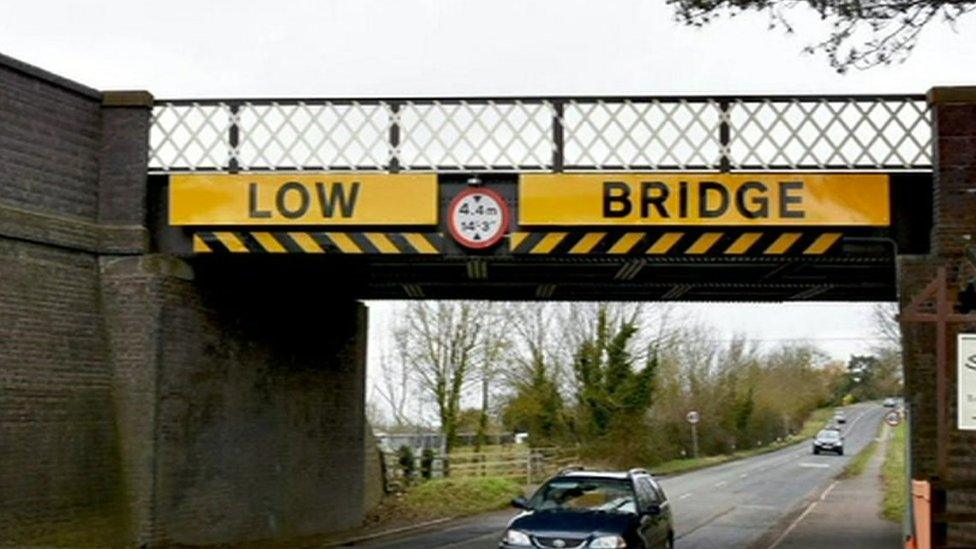 Gloucestershire Warwickshire Steam Railway bridge plea - BBC News