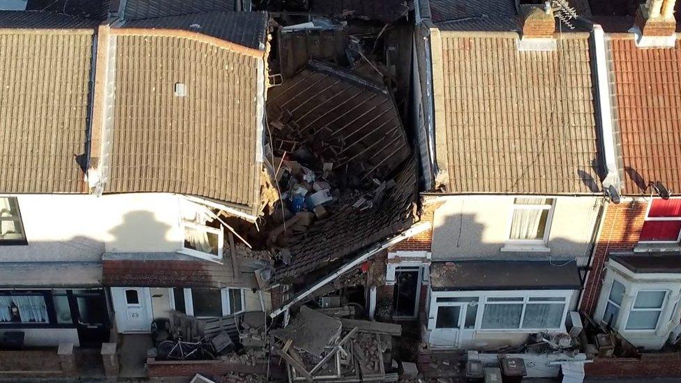 Portsmouth house collapse: More residents rehoused - BBC News