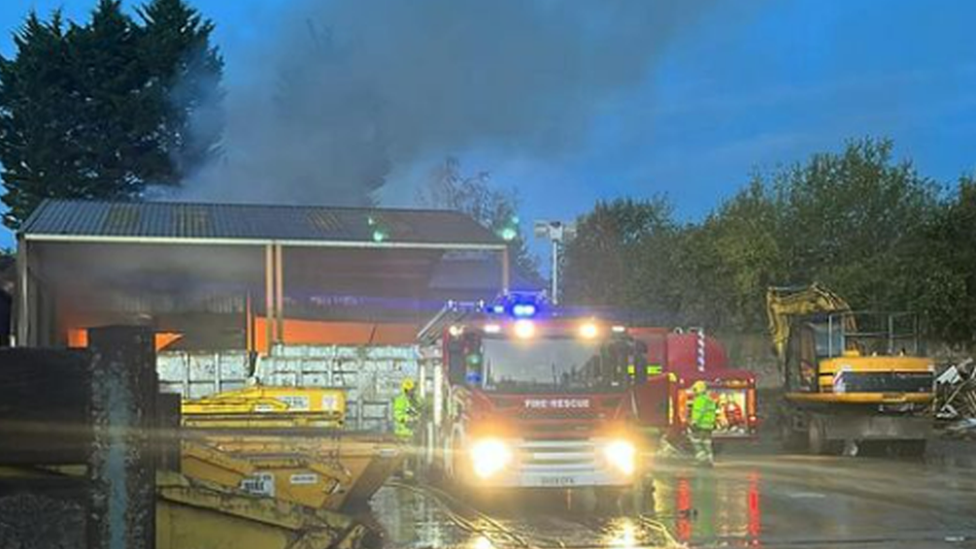 Crews tackle large fire at Bridgnorth recycling plant - BBC News