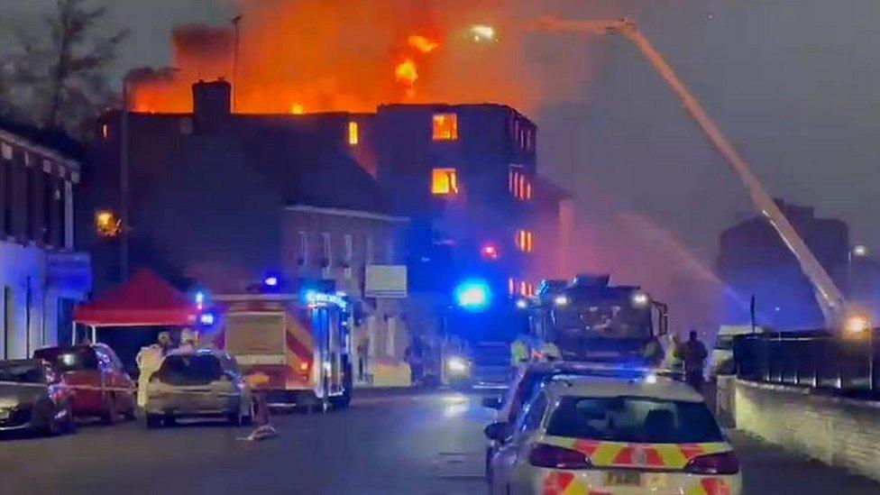 Boston: Firefighters tackle large derelict building blaze - BBC News