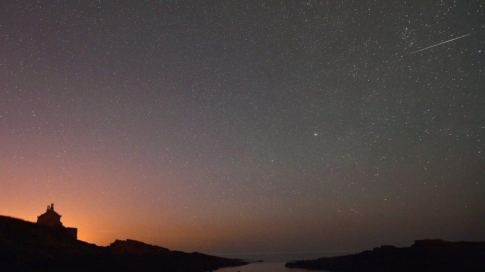 Meteor shower to fill weekend skies - BBC News