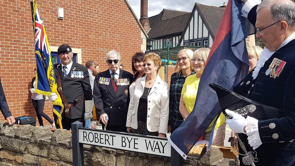 Road in Warsop renamed Robert Bye Way after VC-winning soldier - BBC News