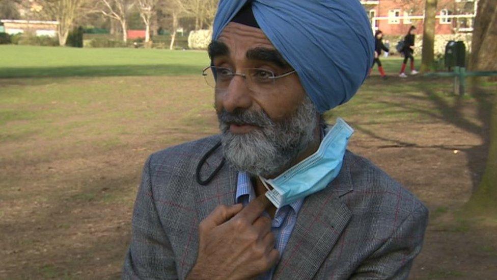 Coronavirus: Man thanks intensive care medics who saved his life - BBC News