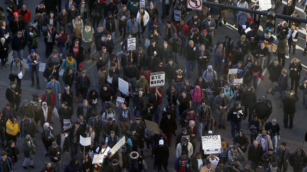 Laquan McDonald death: Protests in Chicago after mayor apology - BBC News