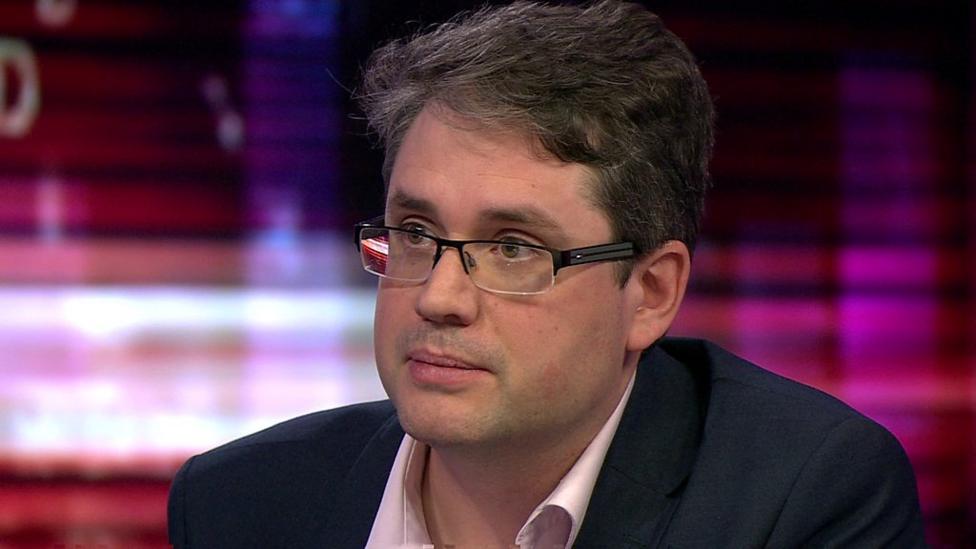 Leicester: Investigative journalist given honorary doctorate - BBC News