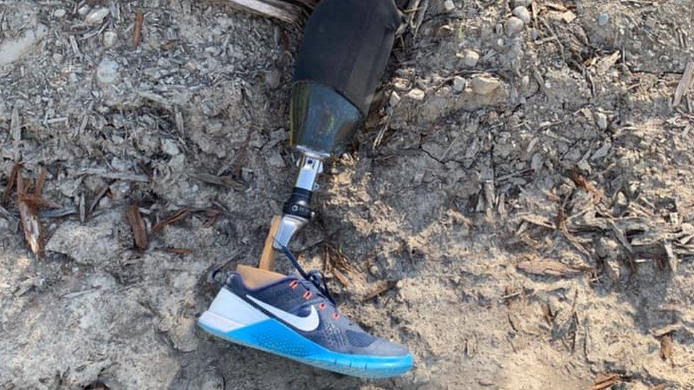 Skydiver finds prosthetic leg that fell off at 10,000ft - BBC Newsround