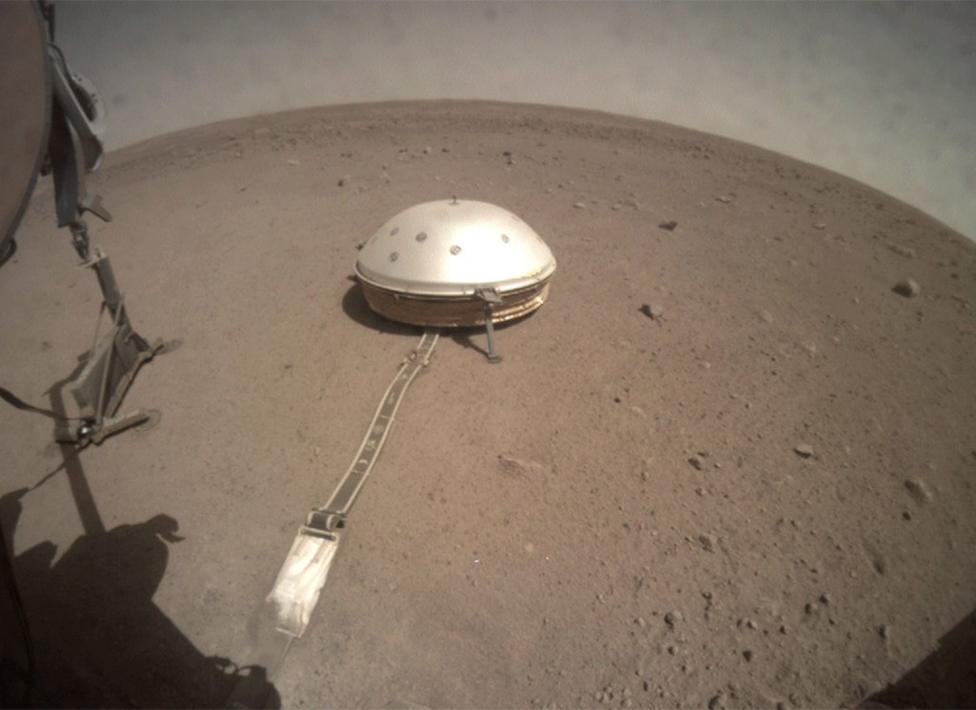 Nasa probe determines Mars' internal structure - BBC News