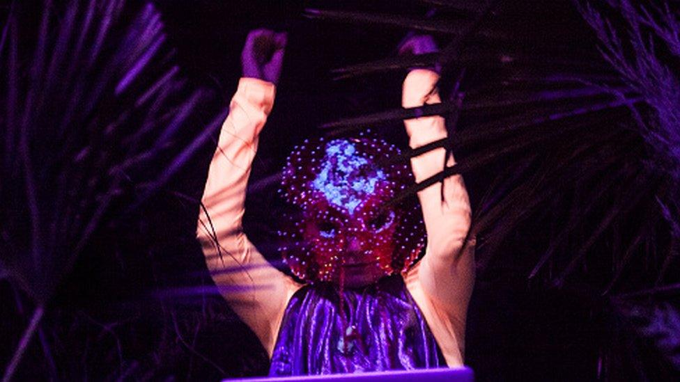 Singer Bjork denounces sexism in pop music industry - BBC News