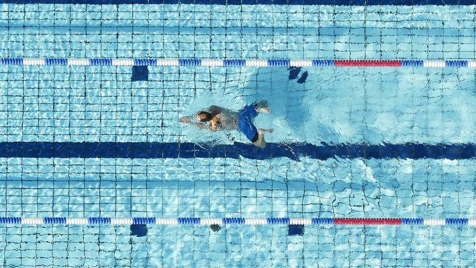 Man suffers cardiac arrest swimming underwater - BBC News