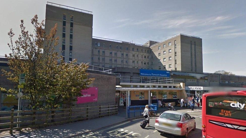 Devon hospitals have more than 400 Covid patients - BBC News