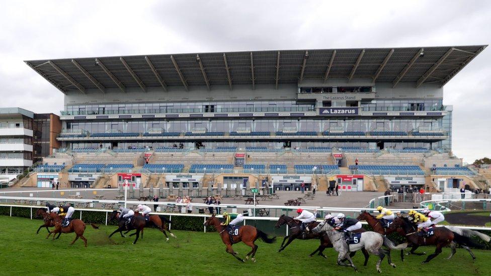 Doncaster St Leger: Horse racing festival to boost local business - BBC ...