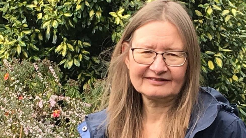 Eden Project launches deep geothermal heating system - BBC News