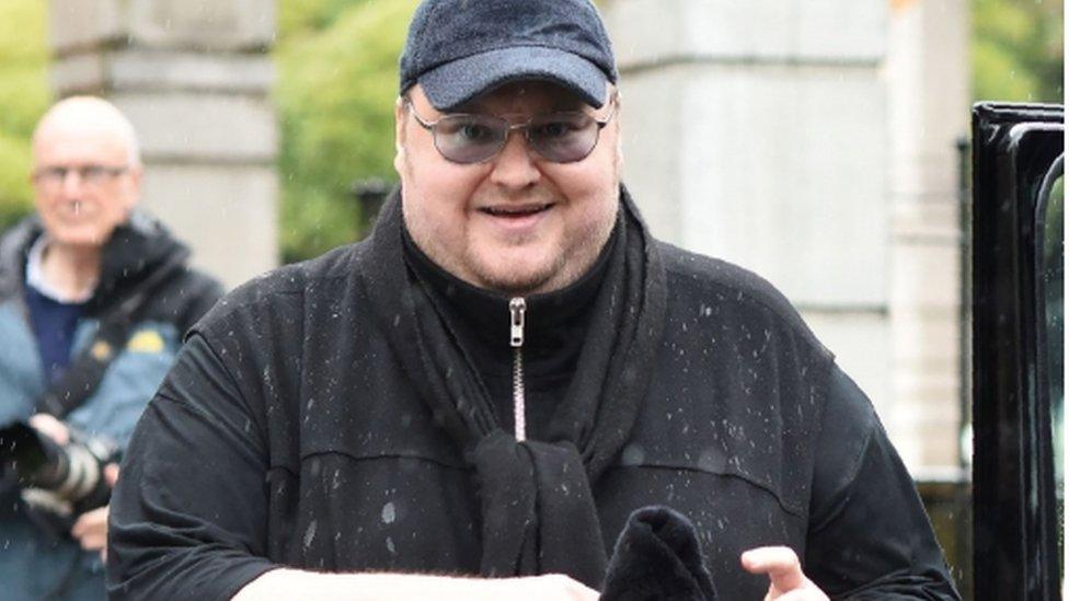 Kim Dotcom calls for livestream of extradition appeal - BBC News
