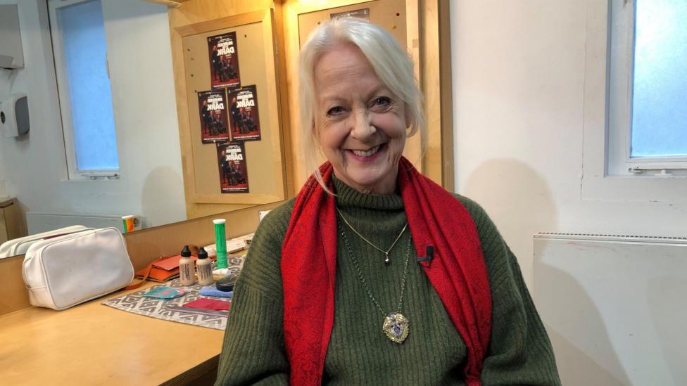 Royal Theatre in Northampton reopens after Raac found - BBC News