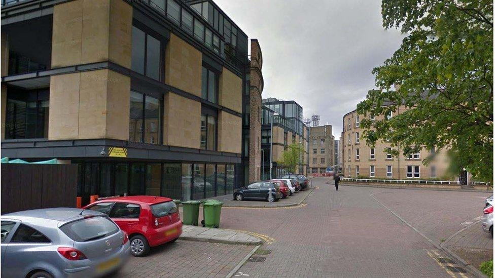 Man admits killing Alan Glancy in his Edinburgh flat - BBC News