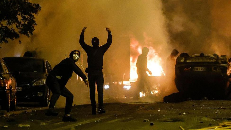 France riots: Nanterre rocked by killing and unrest - BBC News