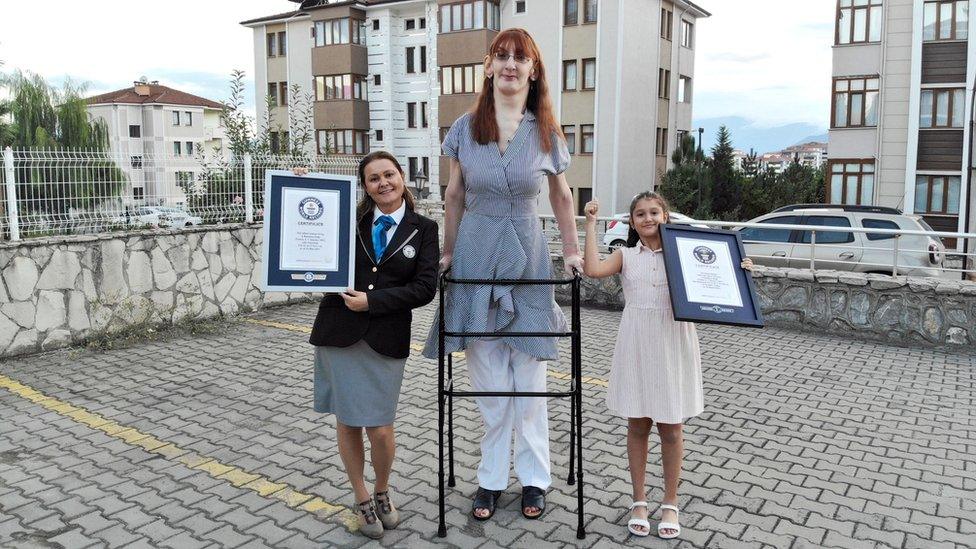 Turkey's Rumeysa Gelgi named world's tallest woman alive - BBC Newsround