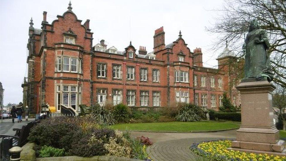 Boycott over Scarborough mayor-making 'junket' - BBC News