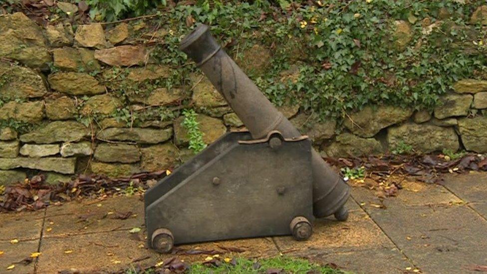 Stolen Tealby cannon returned with apology after 30 years - BBC News