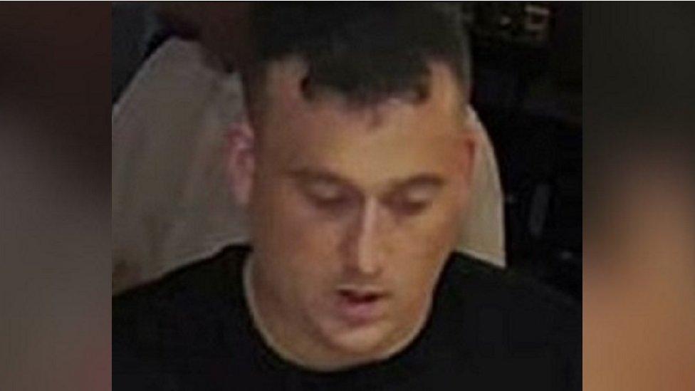 Dagenham racist attack: Police release image of wanted man - BBC News