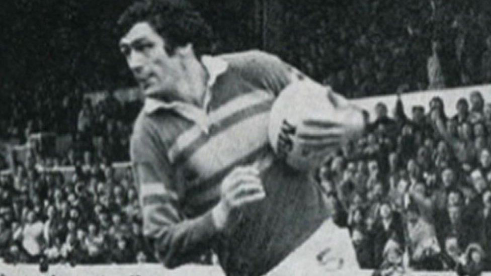 Former Leeds rugby league star John Atkinson dies - BBC News