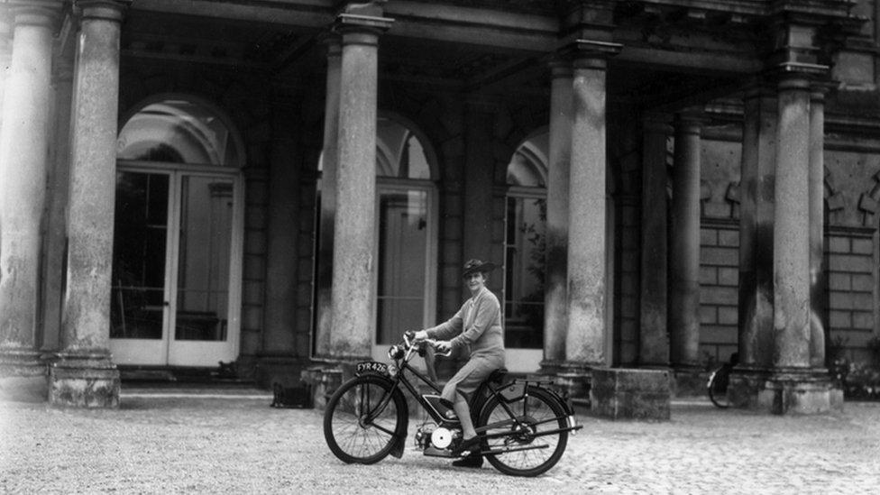 Cliveden: 'Profumo affair' hotel hosts literary festival - BBC News