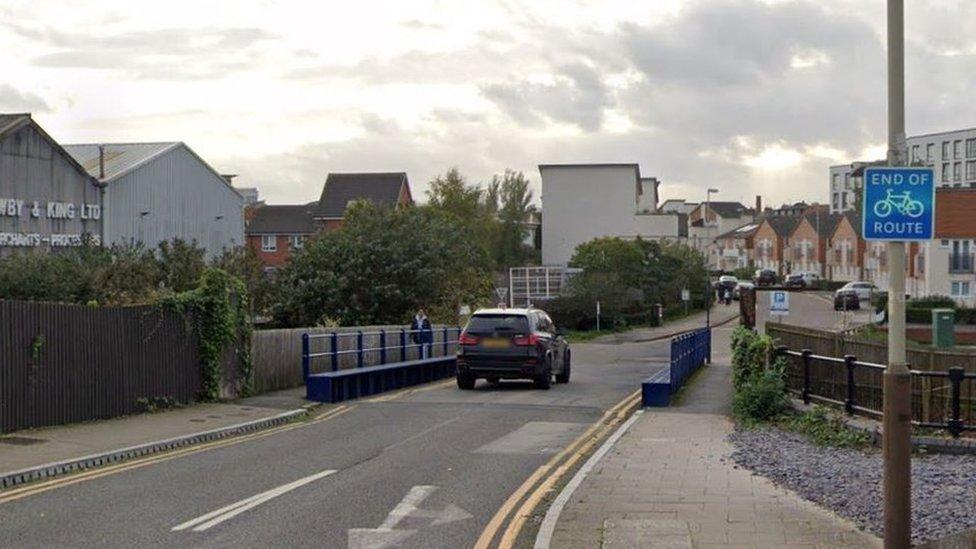 Leicester bridge replacement set to cause months of disruption - BBC News