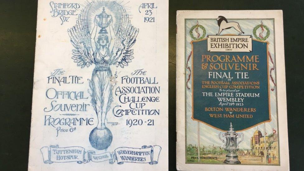 Football programme dealer Steve Earl selling million programmes - BBC News