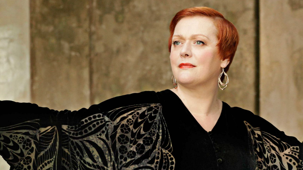 Former Nottingham midwife's journey to opera stardom - BBC News