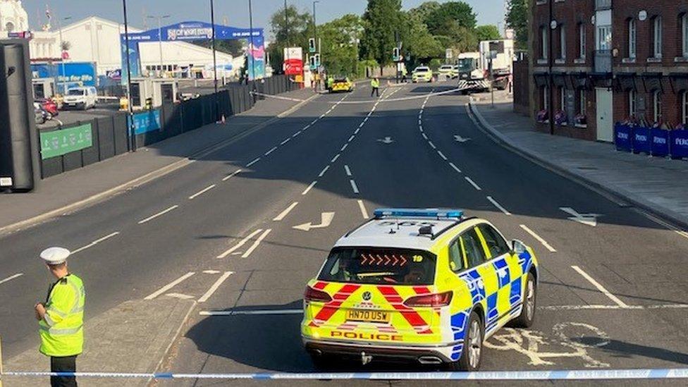 Lorry driver dies after crash near Southampton ferry terminal - BBC News
