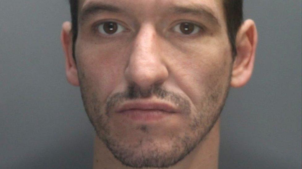 Killer Dale Murray stabbed man after jail release - BBC News