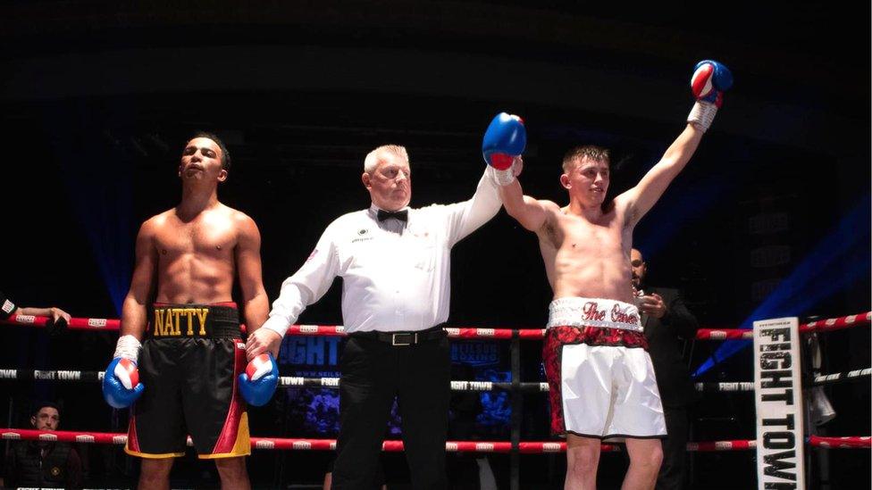 Owen Durnan: Sheffield boxer who had cancer wins debut pro fight - BBC News