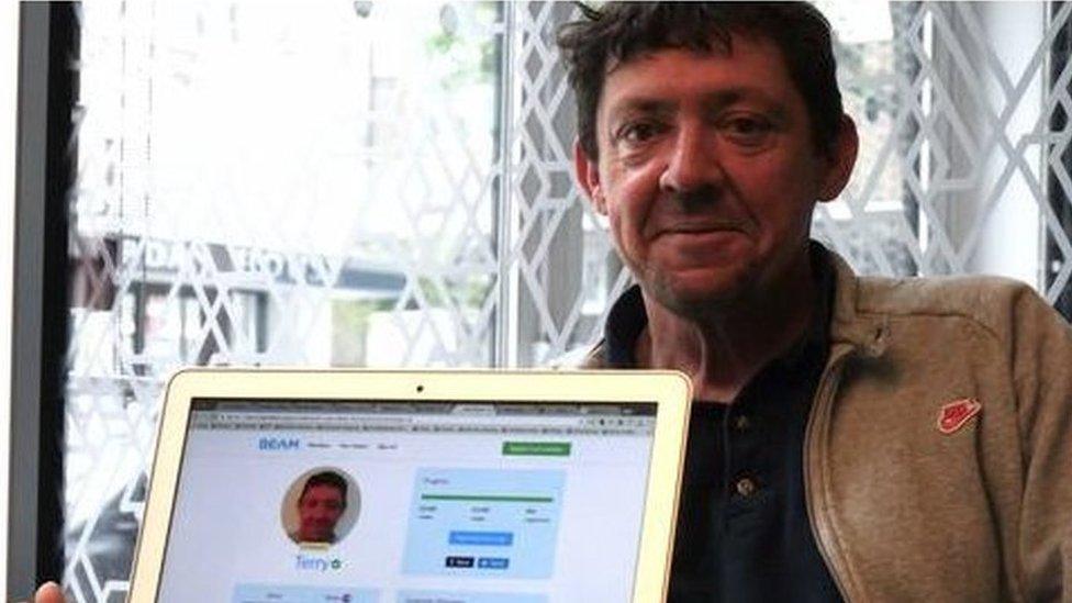 Homeless Scottish veteran tells of his journey back to work - BBC News