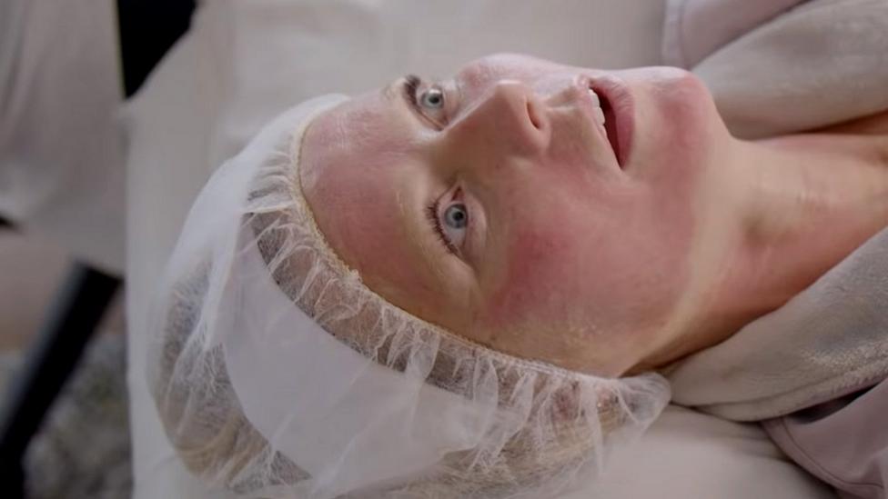 The ice swimmer champions tackling frozen lakes - BBC News