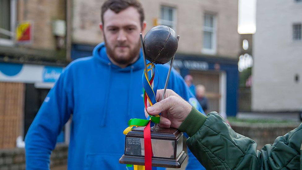In pictures: Jedburgh's ba' game - BBC News