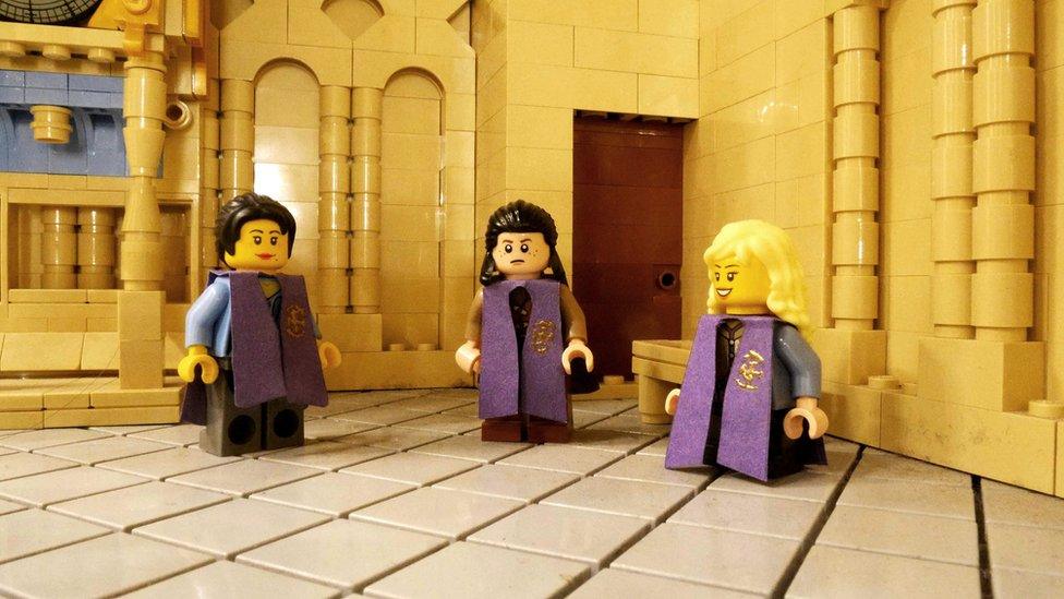 200,000th brick added to Durham Cathedral Lego model - BBC Newsround