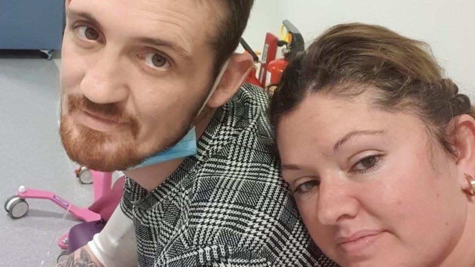 Leeds widow's cancer warning after husband dies aged 32 - BBC News