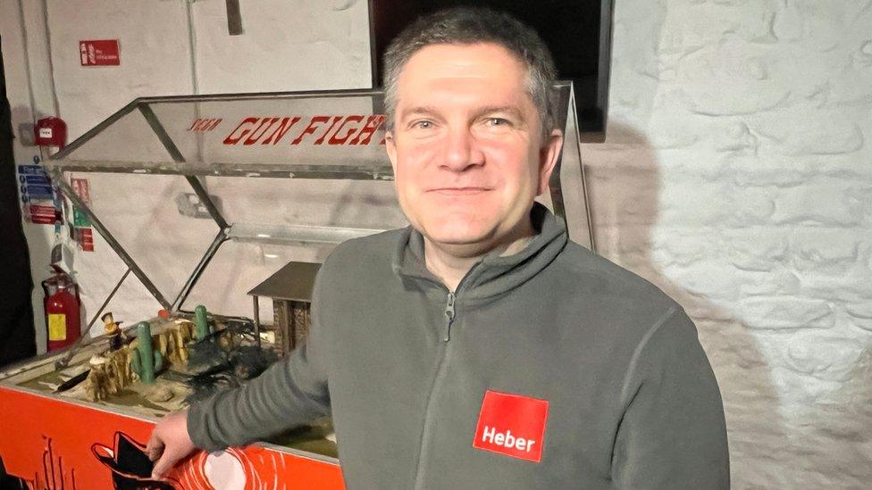 Arcade games enthusiast opens his own museum in Stroud - BBC News