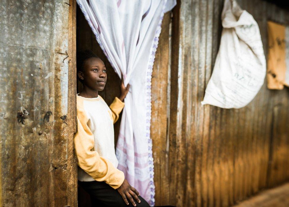 Kenyan girls look to the future - BBC News