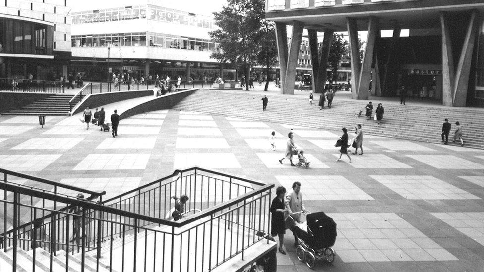 White Gold: Inbetweeners writer honours Essex roots - BBC News