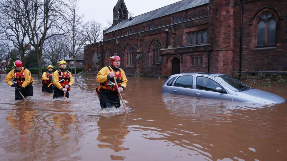 Lancaster flooding: Restored power lost at flood-hit homes - BBC News