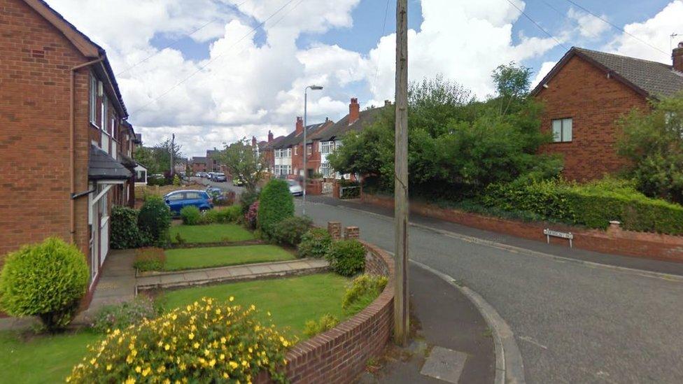 Wigan stabbing: Woman found with fatal wounds - BBC News